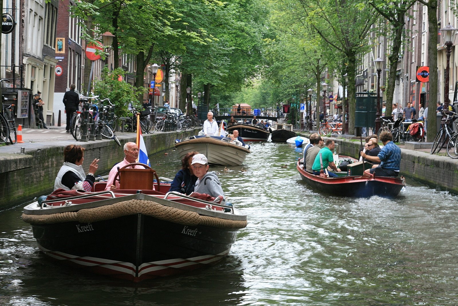 PRAKTIJK(ER)VAARTOCHT DOOR AMSTERDAMSE GRACHTEN - watersport-tv