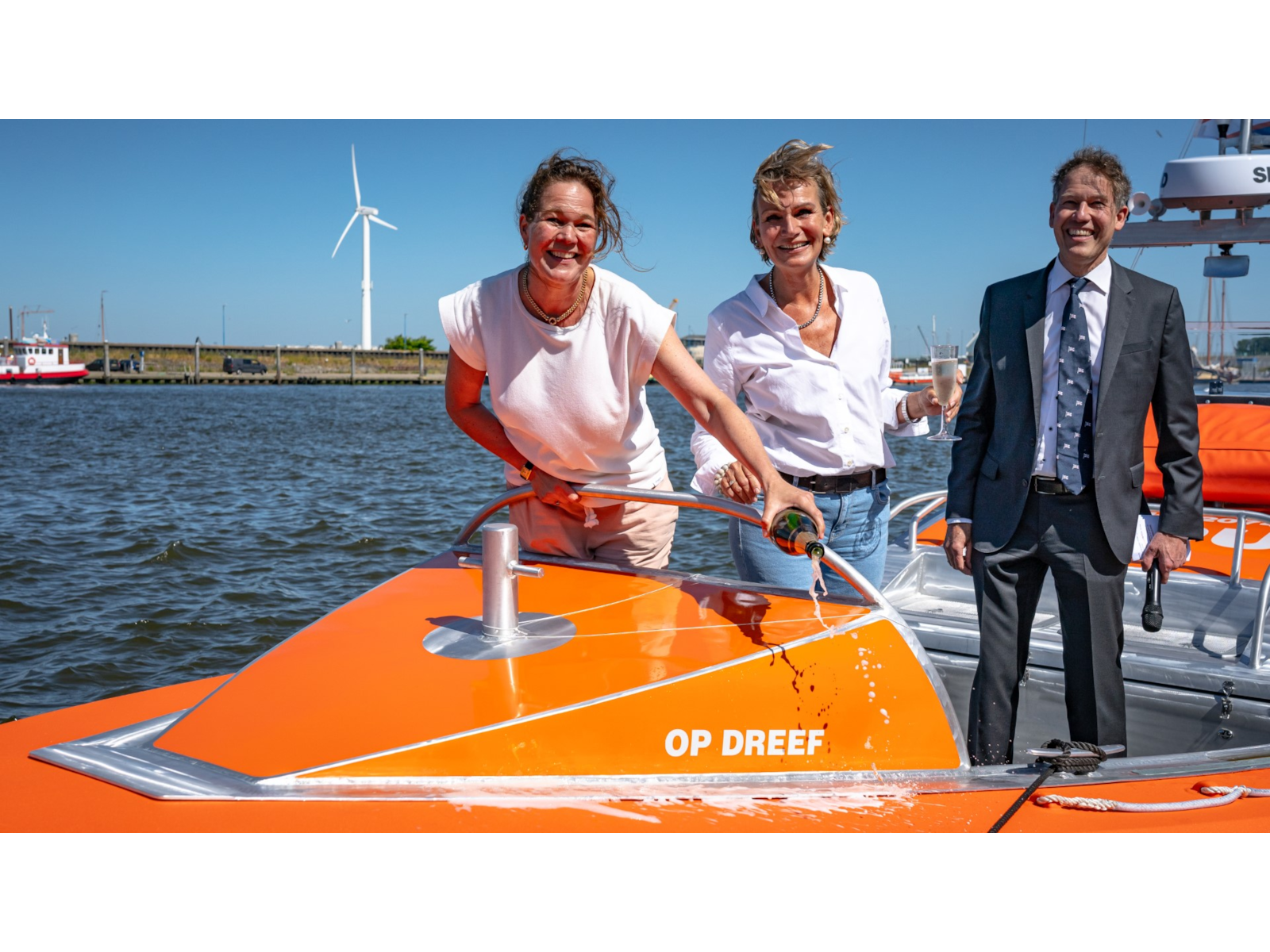 Nieuwe reddingboot voor KNRM in Den Oever - watersport-tv