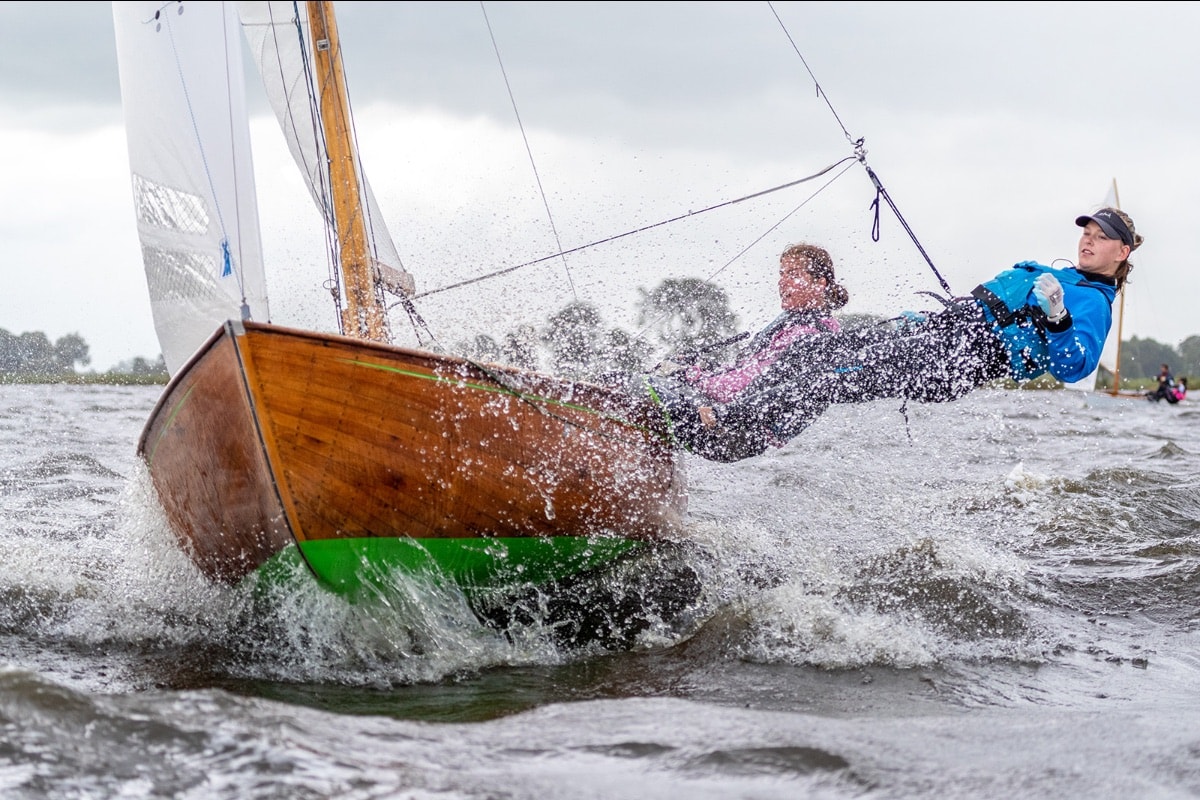 Slagveld op vierde dag van Sneekweek - watersport-tv