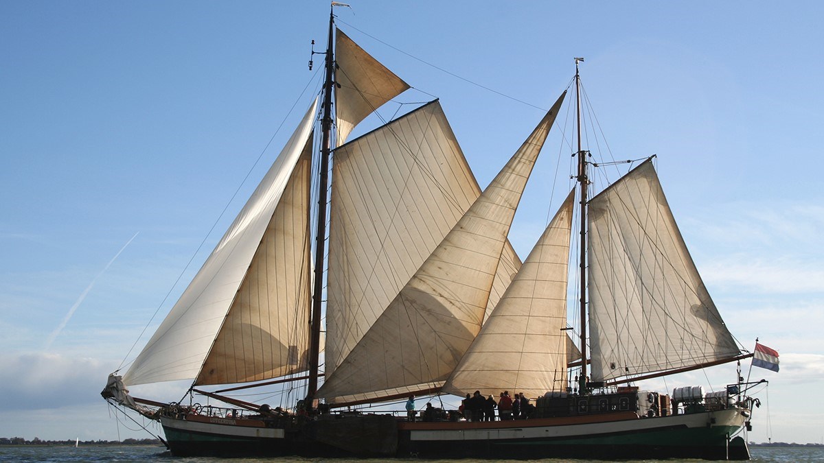 De Lutgerdina zeilt de Enkhuizer Klipperrace - watersport-tv
